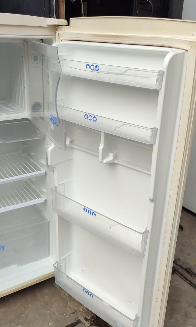 Lg ref 4ft tall price 3200 pesos makati pick up (sold to julianne ...