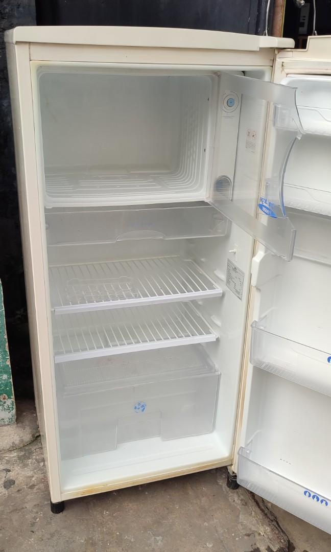 Lg ref 4ft tall price 3200 pesos makati pick up (sold to julianne ...