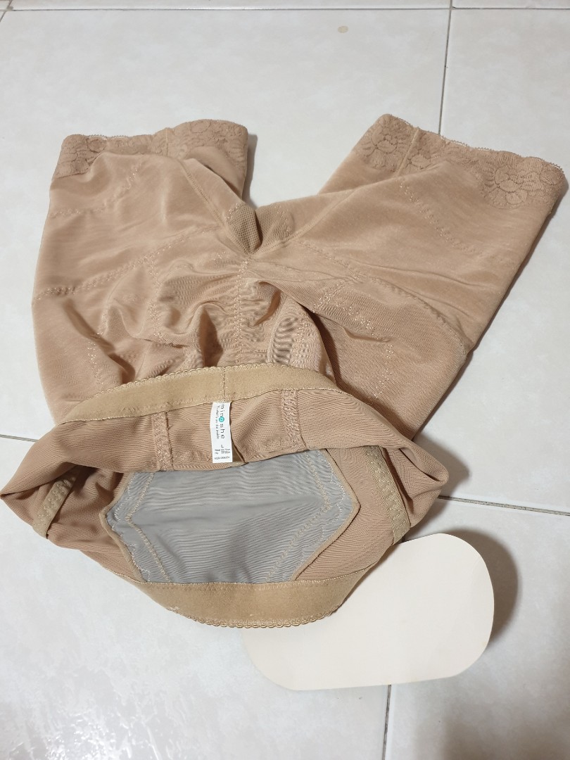 Minoshe girdle, Women's Fashion, New Undergarments & Loungewear on ...
