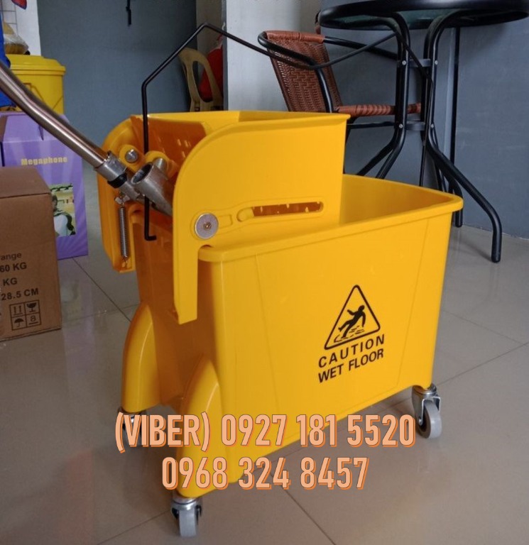 mop squeezer, Furniture & Home Living, Cleaning & Homecare Supplies ...