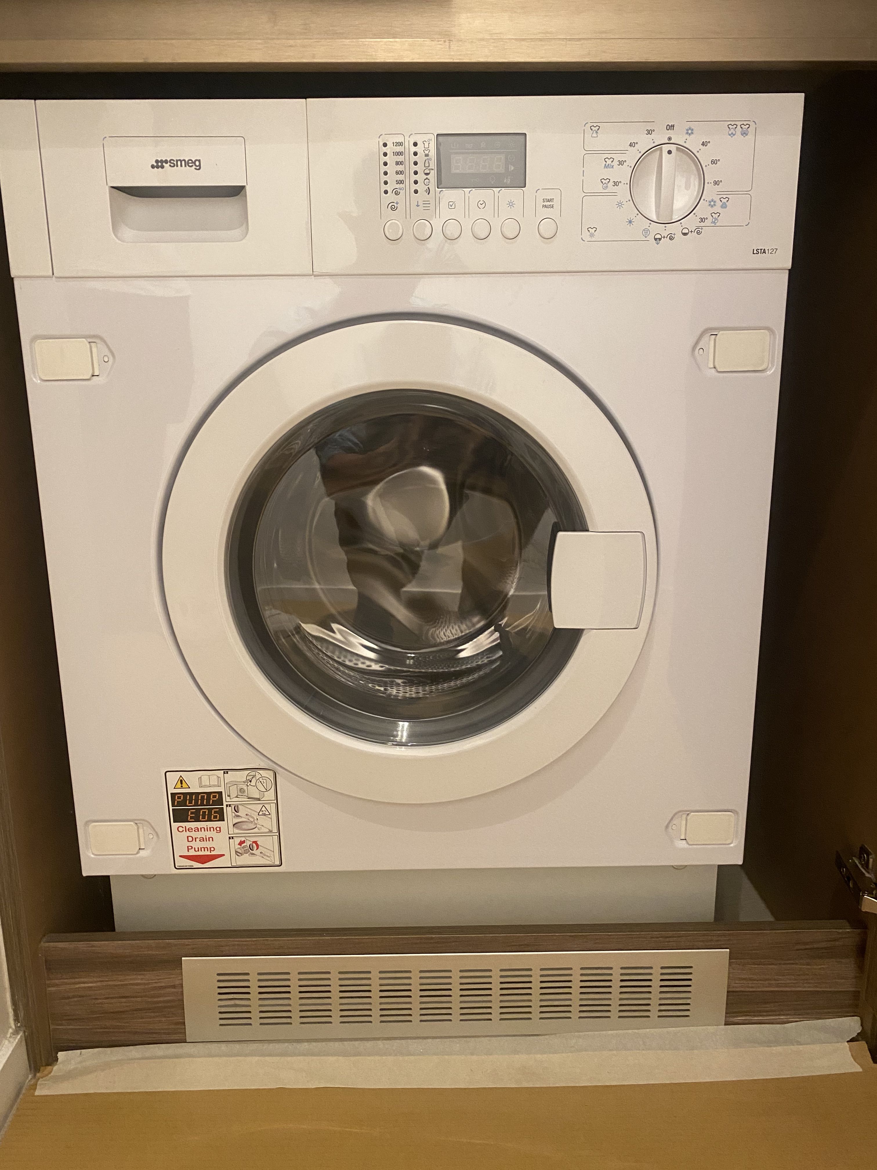 FINAL REDUCTION! Smeg 7kg / 4kg Washer Dryer Front loading LSTA127, TV ...