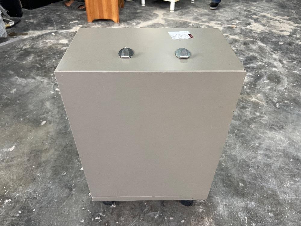 Wooden Pedestal Thin Side Table Grey Colour / Alas Kayu Meja Sisi Nipis ...