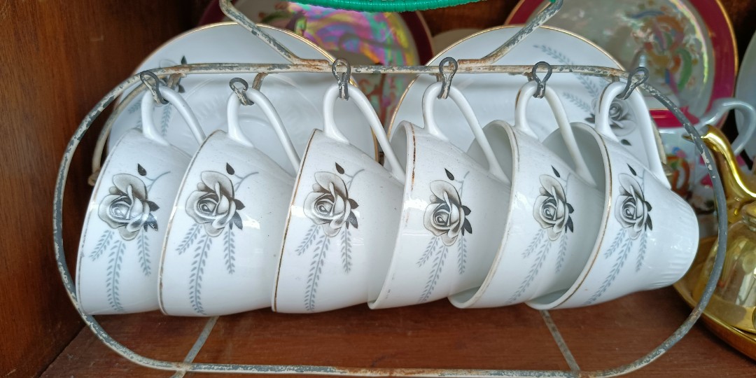 Cawan v shape rose hitam, Hobbies & Toys, Collectibles & Memorabilia ...