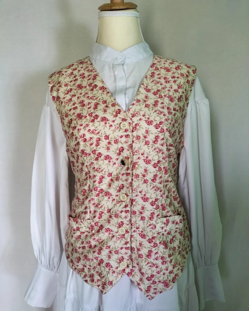 Cottagecore Floral Vest, Women's Fashion, Muslimah Fashion, Tops on ...