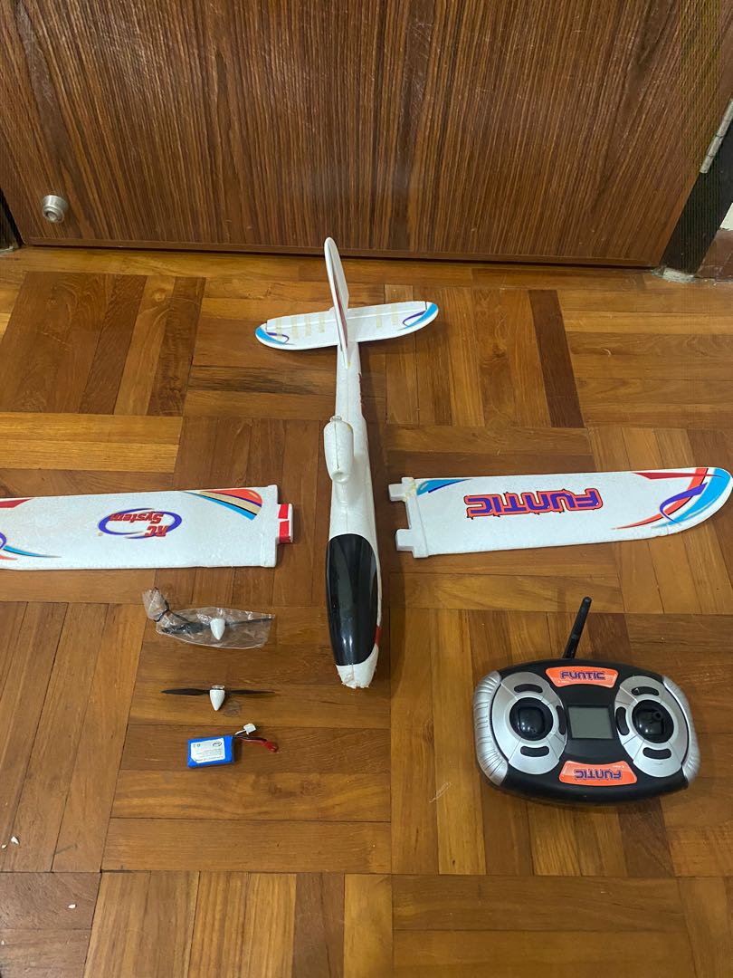 Funtic RC plane, Hobbies & Toys, Toys & Games on Carousell