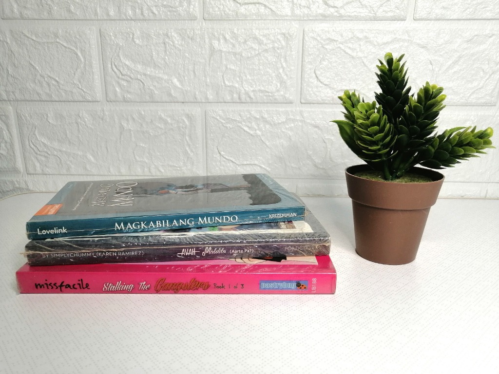 Set of Preloved Wattpad Books (Avah Maldita, Magkabilang Mundo ...