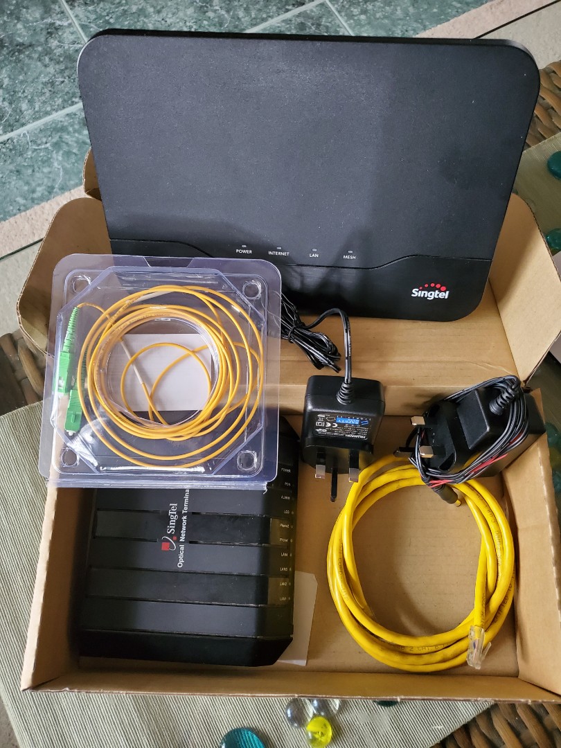 Singtel router and fibre optic complete set with power charger n cable ...
