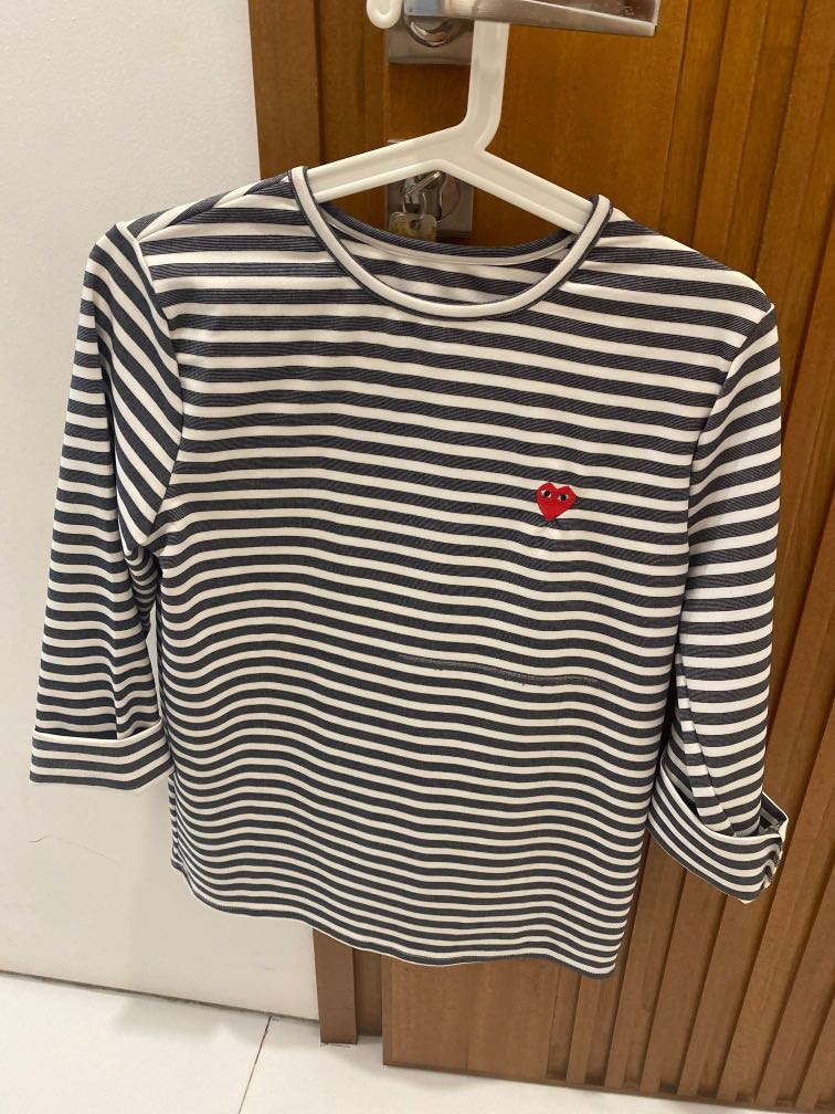 Top garis hitam putih, Fesyen Wanita, Pakaian Wanita, Atasan di Carousell