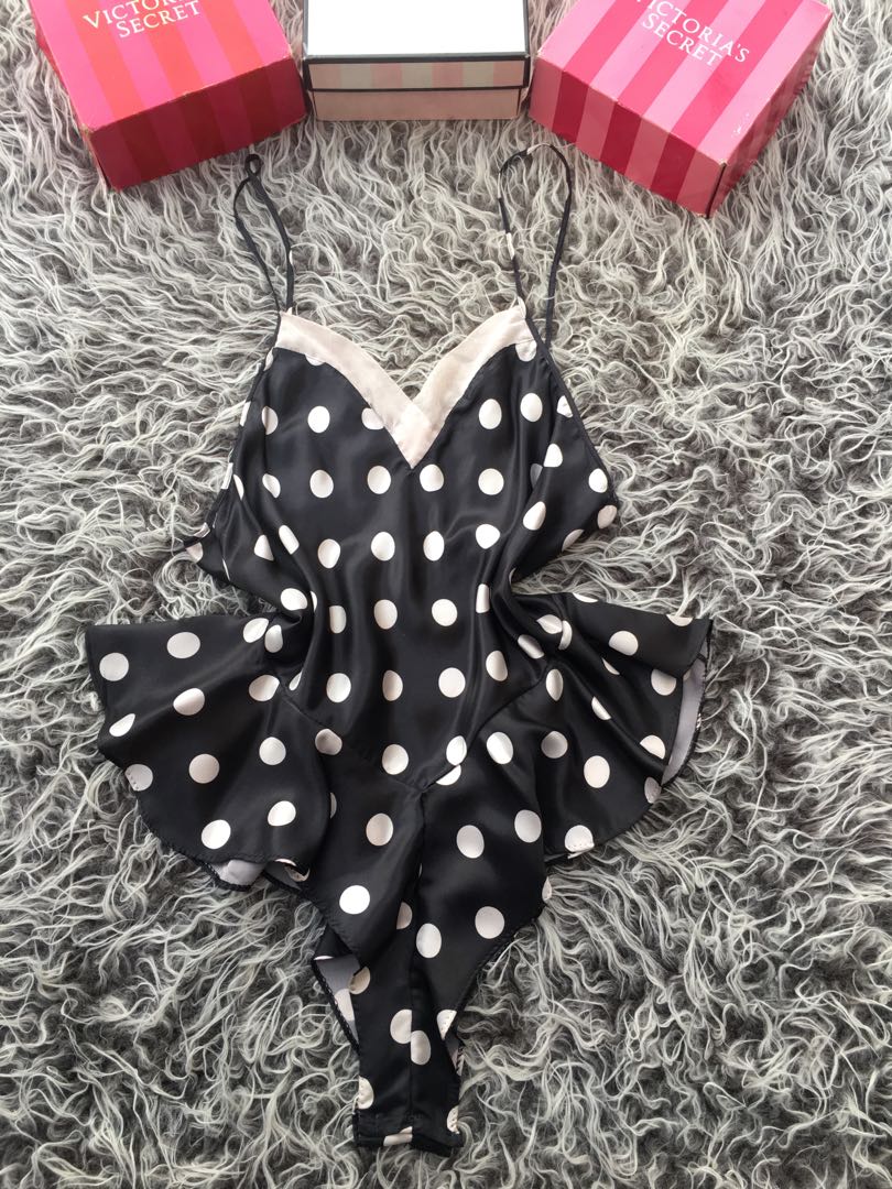 Val mode, Women's Fashion, Undergarments & Loungewear on Carousell