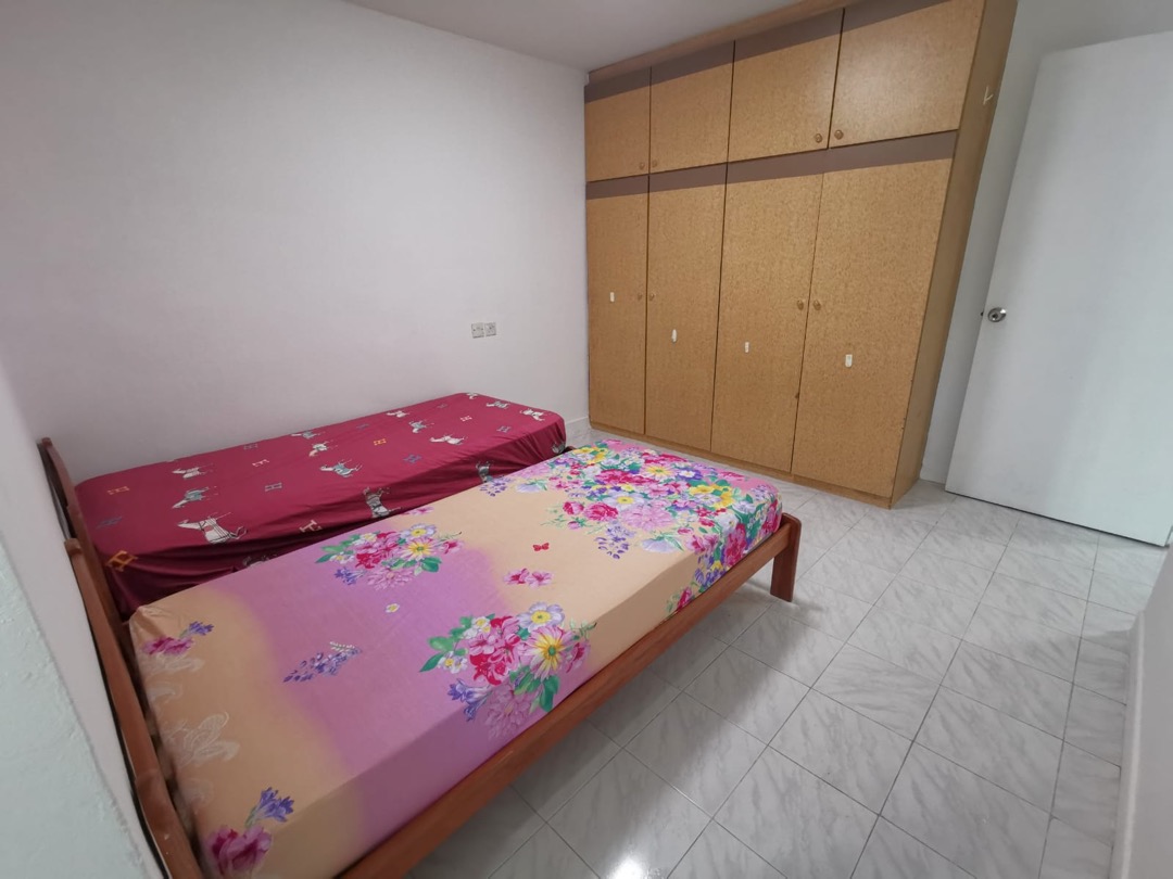 Master Room/Couple or 2 pax in a room/Wifi/No owner staying/No Agent ...
