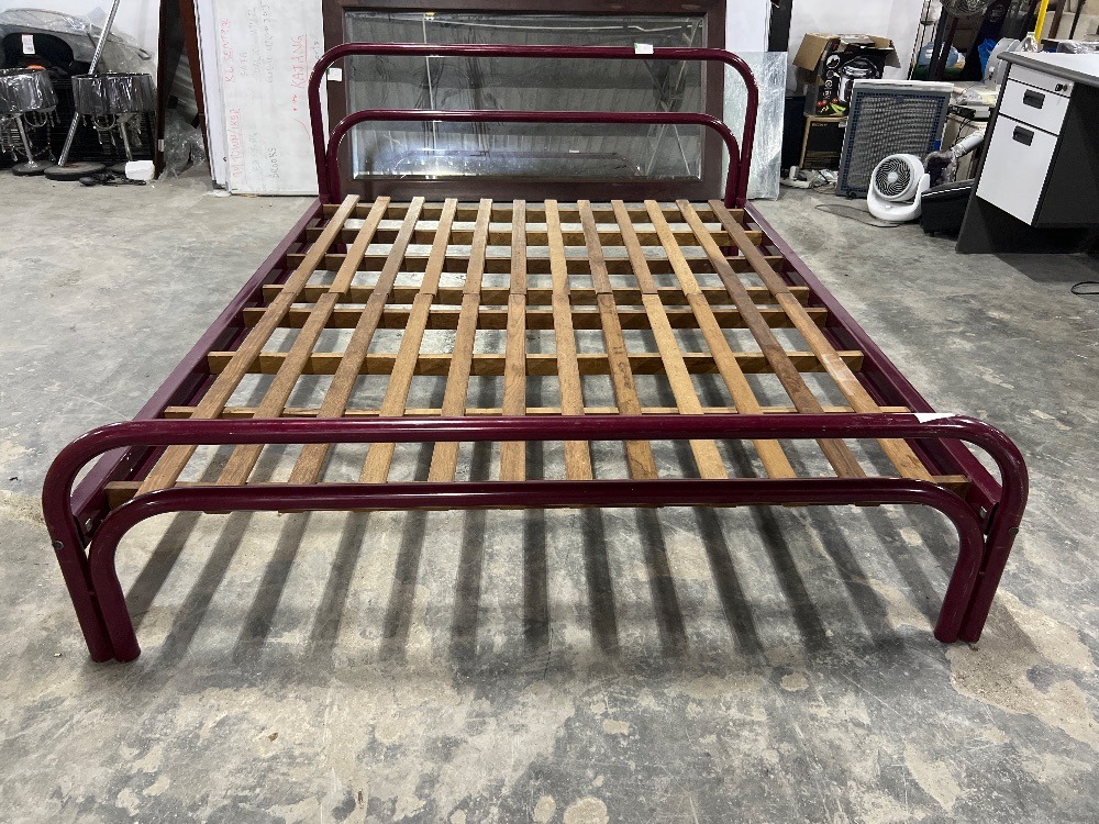 Metal Queen Size Bed Frame Red Colour / Rangka Katil Saiz Queen Logam ...