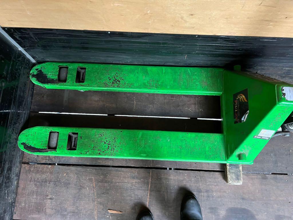 Pallet Jack 2.5Ton, Everything Else on Carousell