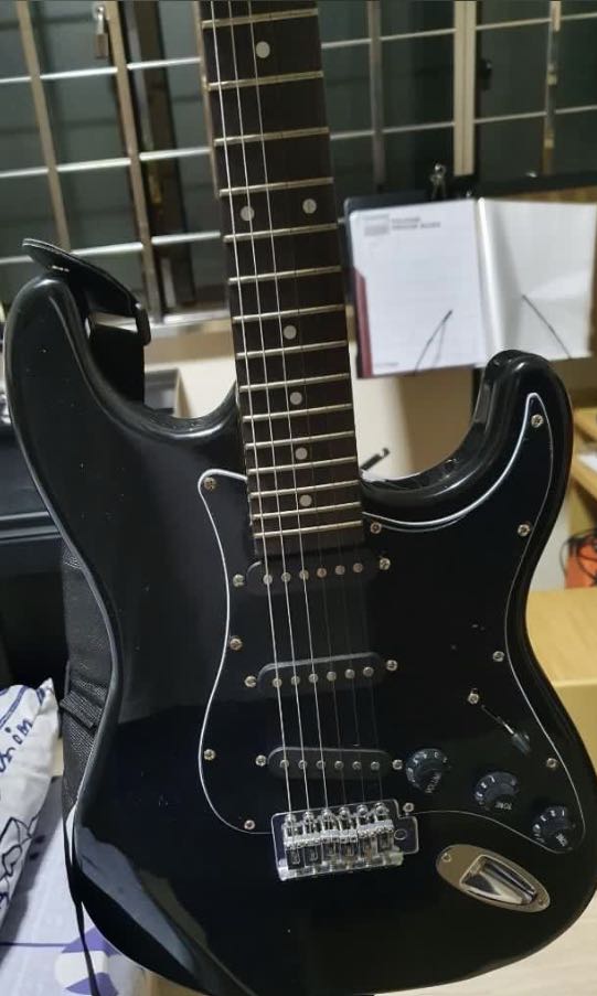 RC Stromm Electric Guitar, Hobbies & Toys, Music & Media, Musical ...