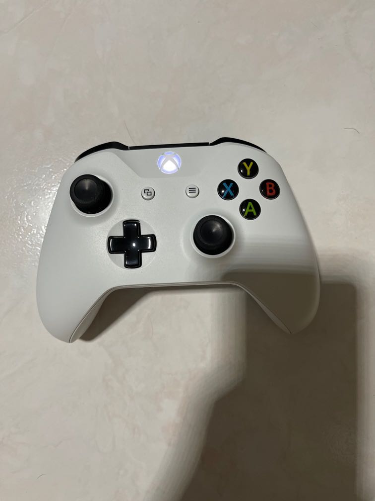 White Xbox One S / X Wireless Bluetooth Controller Model 1708, Video ...