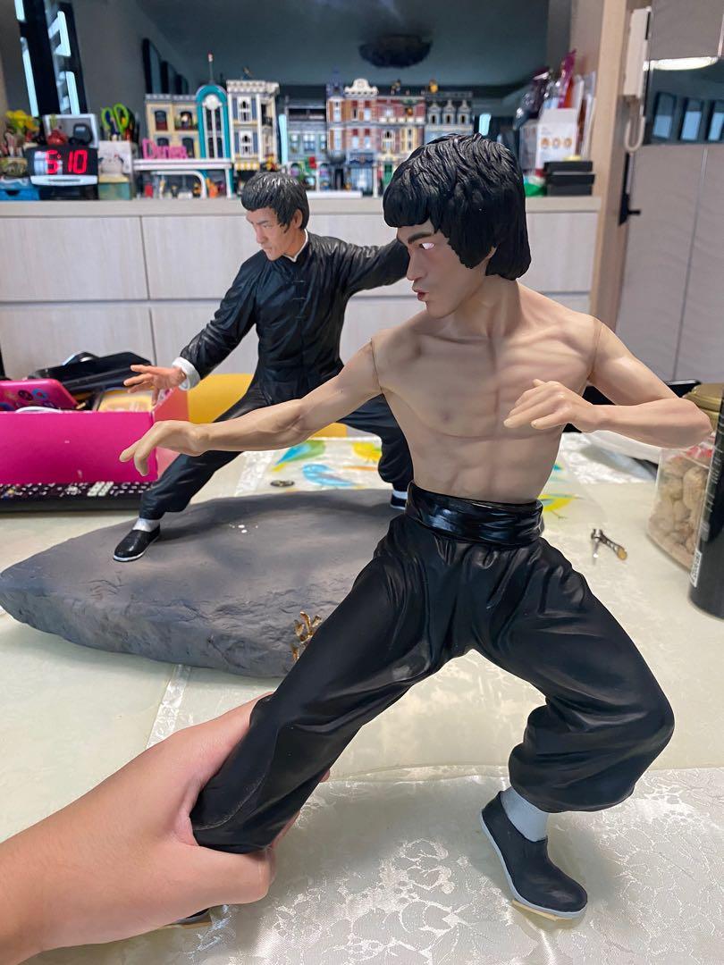 李小龍 figure 兩隻, 興趣及遊戲, 收藏品及紀念品, 明星周邊 - Carousell