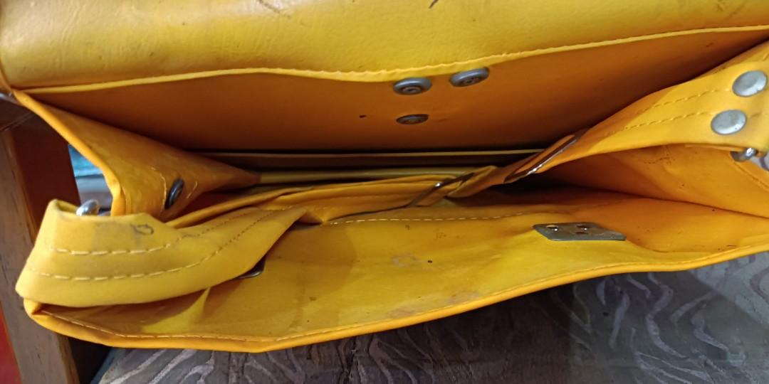 Beg sekolah lama vintage, Men's Fashion, Bags, Backpacks on Carousell