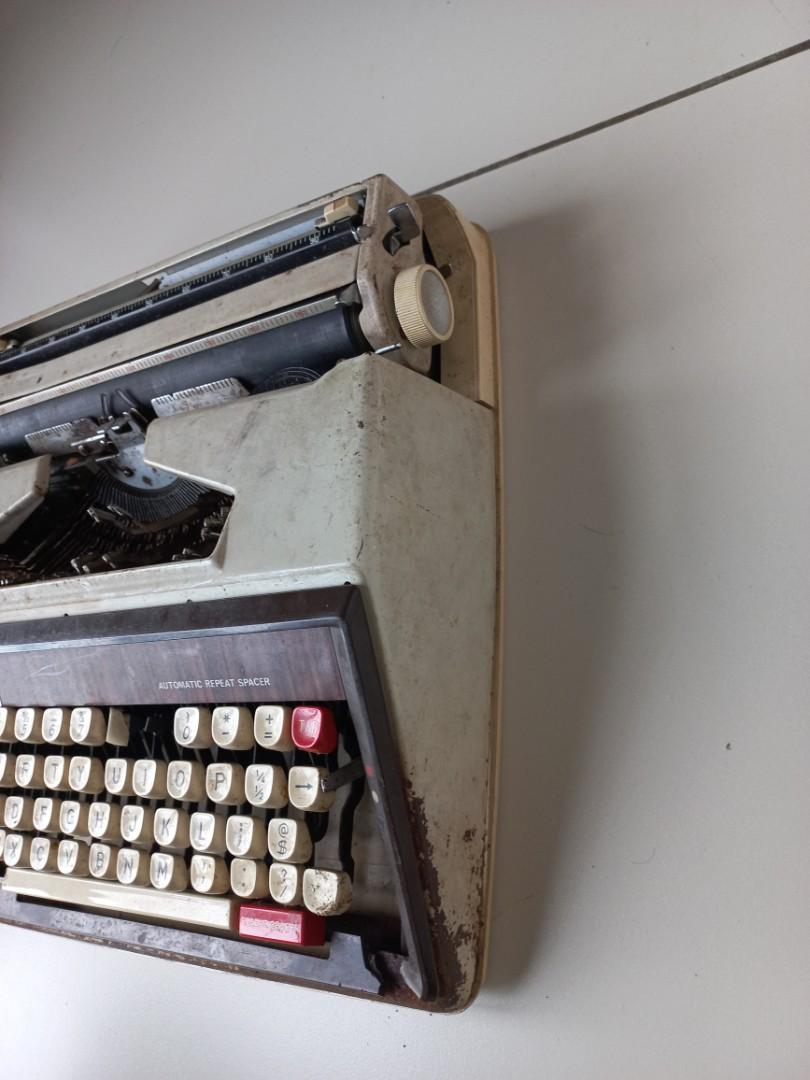 Brother Deluxe 1350 Vintage Typewriter Deco Part Unit, Hobbies & Toys ...