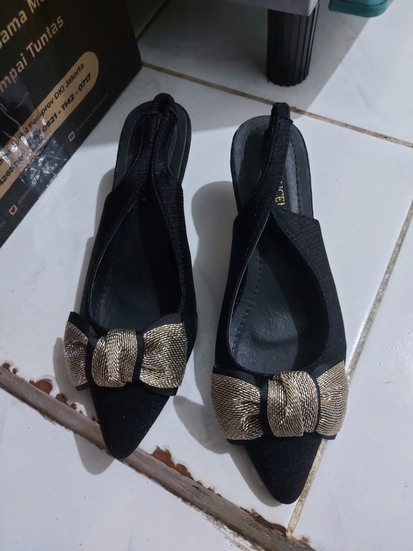 Hells, Fesyen Wanita, Sepatu di Carousell