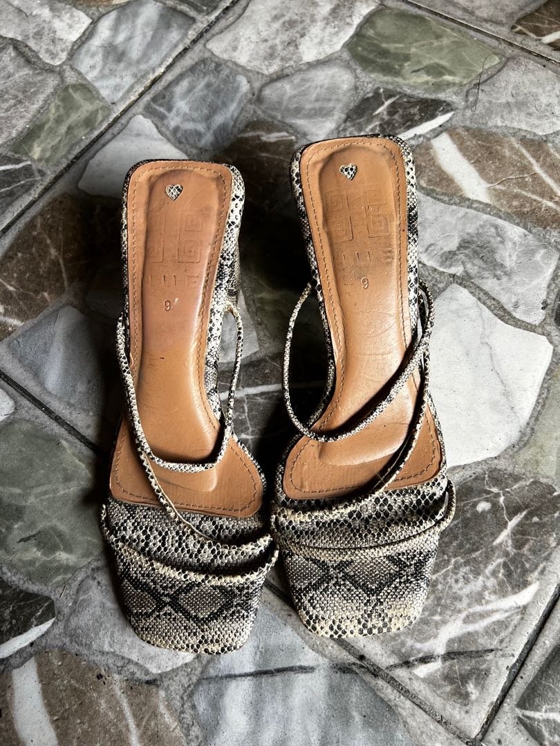 Hue manila, Women's Fashion, Footwear, Heels on Carousell
