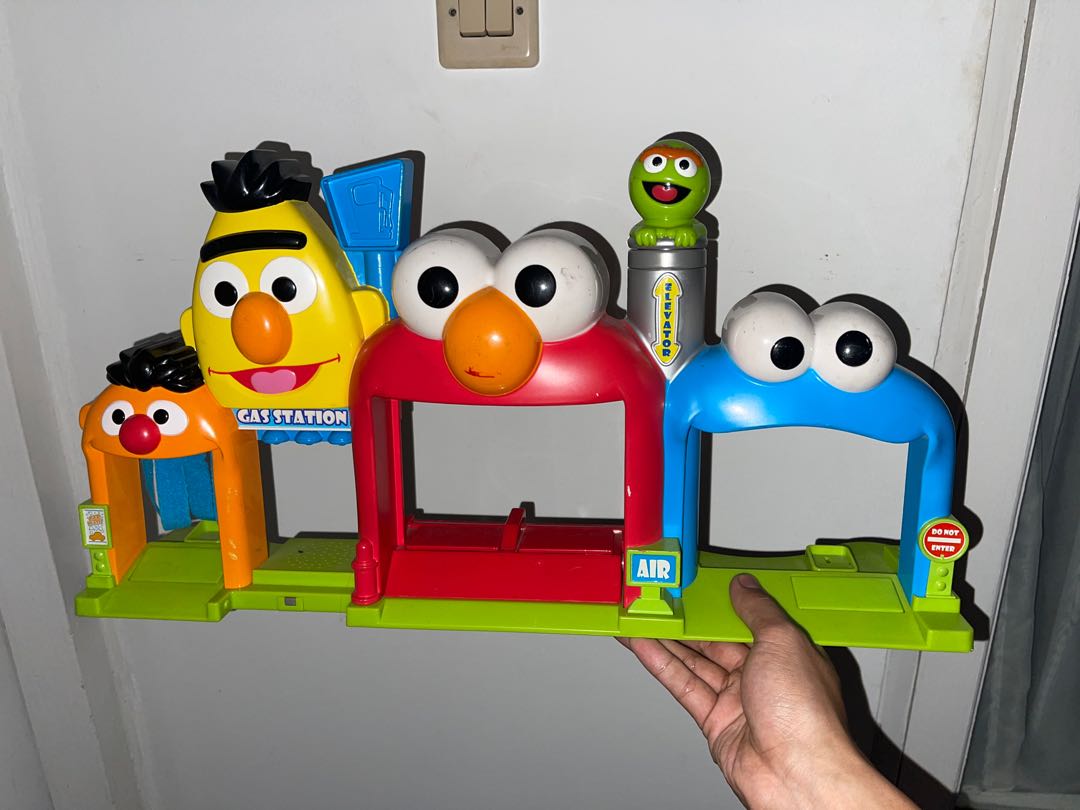 Mainan Sesame Street Original, Bayi & Anak, Mainan & Baby Walker di ...