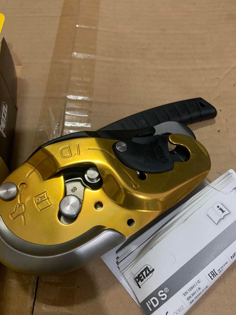 PETZL ID'S DESCENDER, Sports Equipment, Hiking & Camping on Carousell