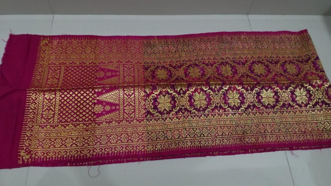 Selendang Songket Khas Sumatera, Fesyen Wanita, Pakaian Wanita, Lainnya di Carousell