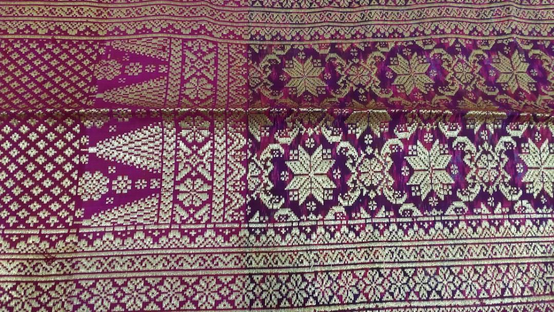 Selendang Songket Khas Sumatera, Fesyen Wanita, Pakaian Wanita, Lainnya di Carousell