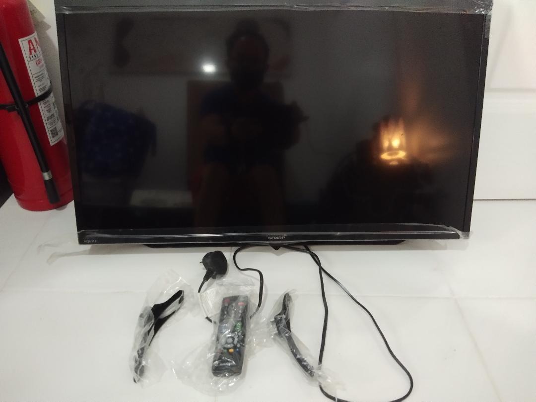 Sharp Aquos 32" model LC-32LE185M backlight flat screen LED TV ...