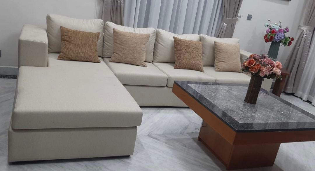 Vinoti Sofa L sectional fabric masih bagus sekitar 1 th dipakai, Perabotan Rumah di Carousell
