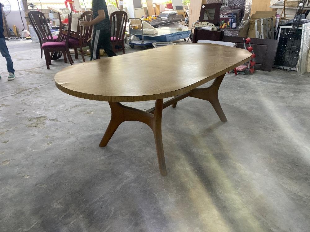 Wooden Oval Shape 10-Seater Dining Table / Meja Makan 10 Tempat Duduk ...