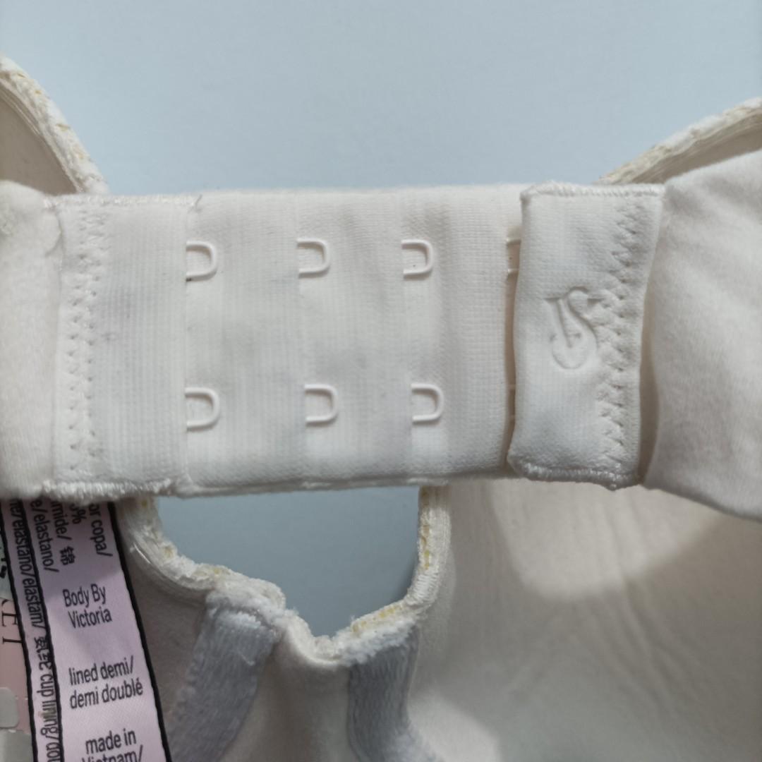 32D VS White Bra, Women's Fashion, Tops, Others Tops on Carousell