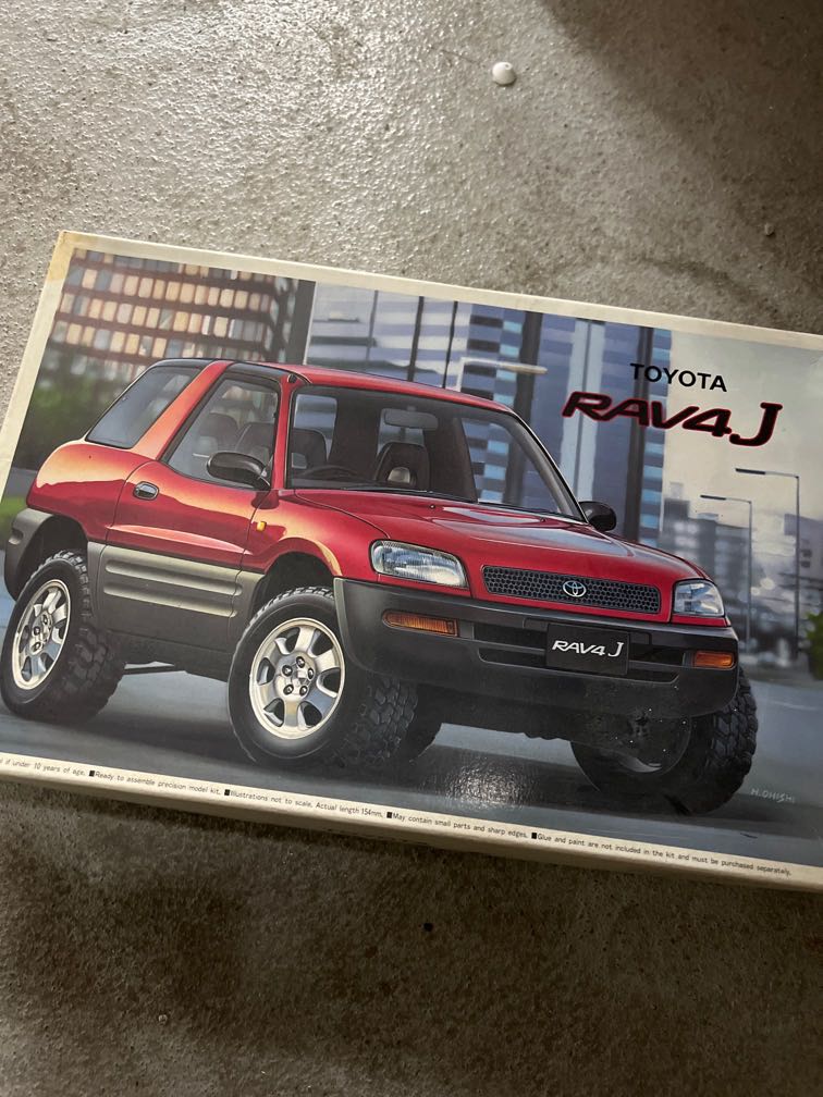 Aoshima 1/24 Toyota RAV 4 J, 興趣及遊戲, 玩具 & 遊戲類 - Carousell
