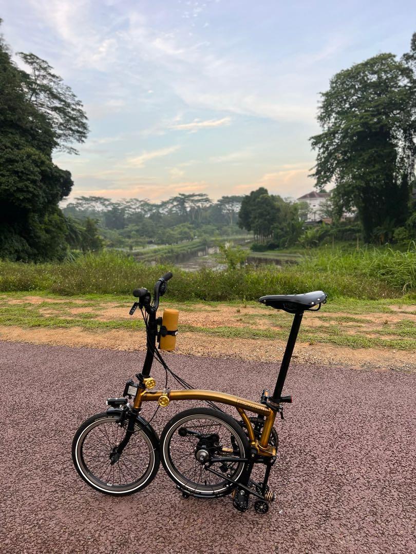 Brompton asia gold edition, Sports Equipment, Bicycles & Parts ...