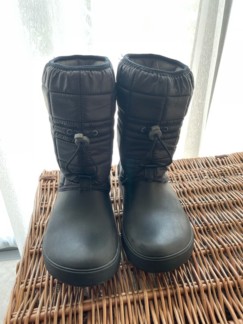 Crocs Winter Boots, Women's Fashion, Footwear, Boots on Carousell