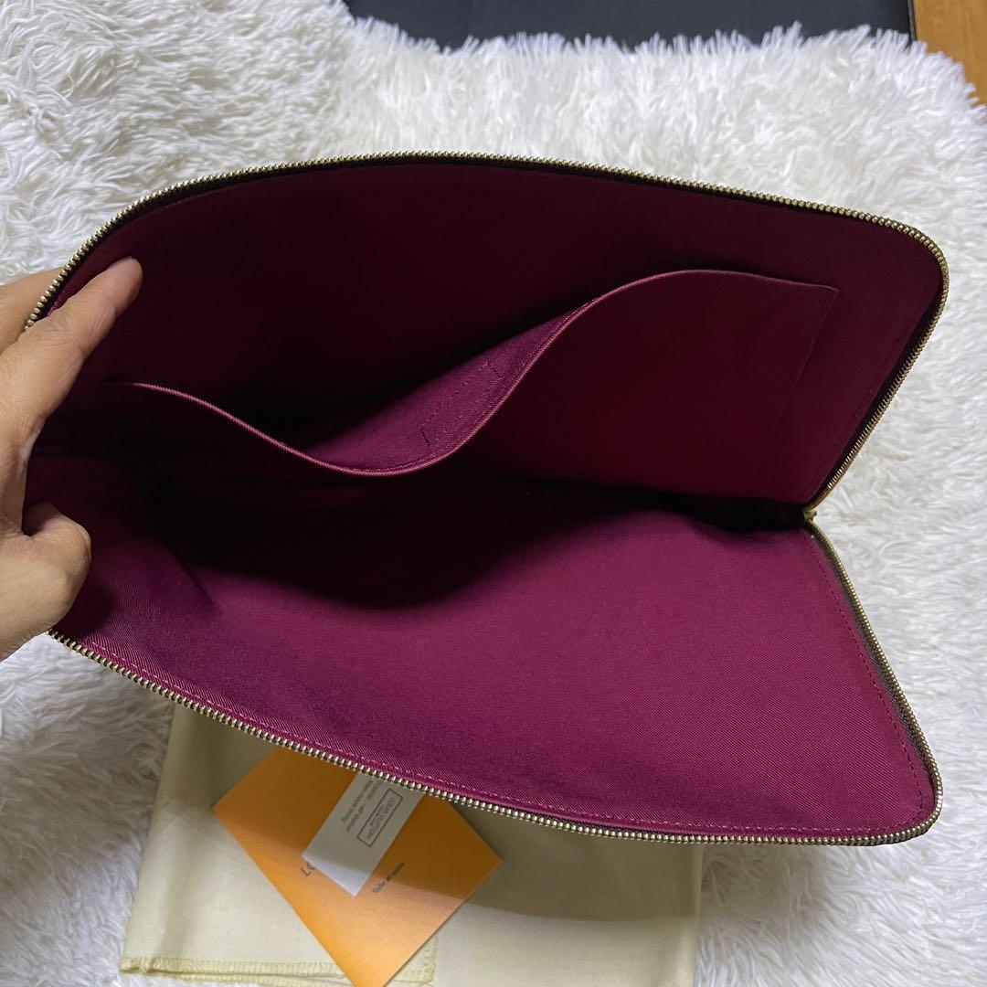 documents/laptop/ipad carrier pouch, Luxury, Bags & Wallets on Carousell
