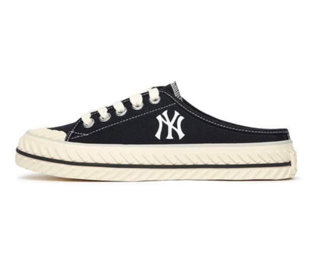 PLAYBALL Origin Mule New York Yankees, Women's Fashion, Footwear, Sneakers on Carousell
