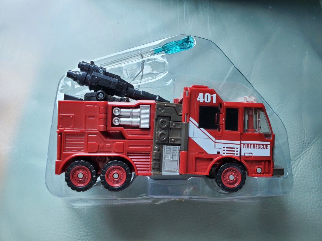 Transformers Universe Voyager Class Fire Engine - Inferno - Autobot ...