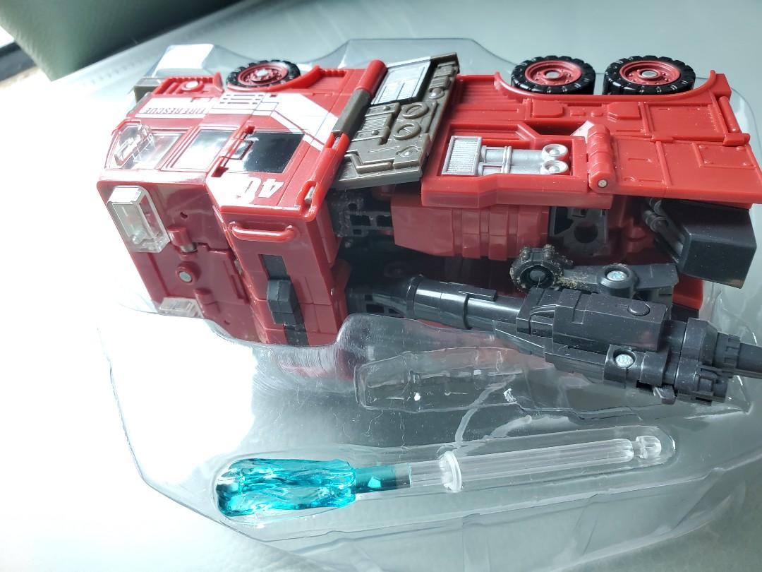 Transformers Universe Voyager Class Fire Engine - Inferno - Autobot ...