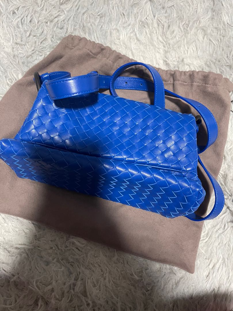 Bottega Veneta electric blue cross body bag, Women's Fashion, Bags ...