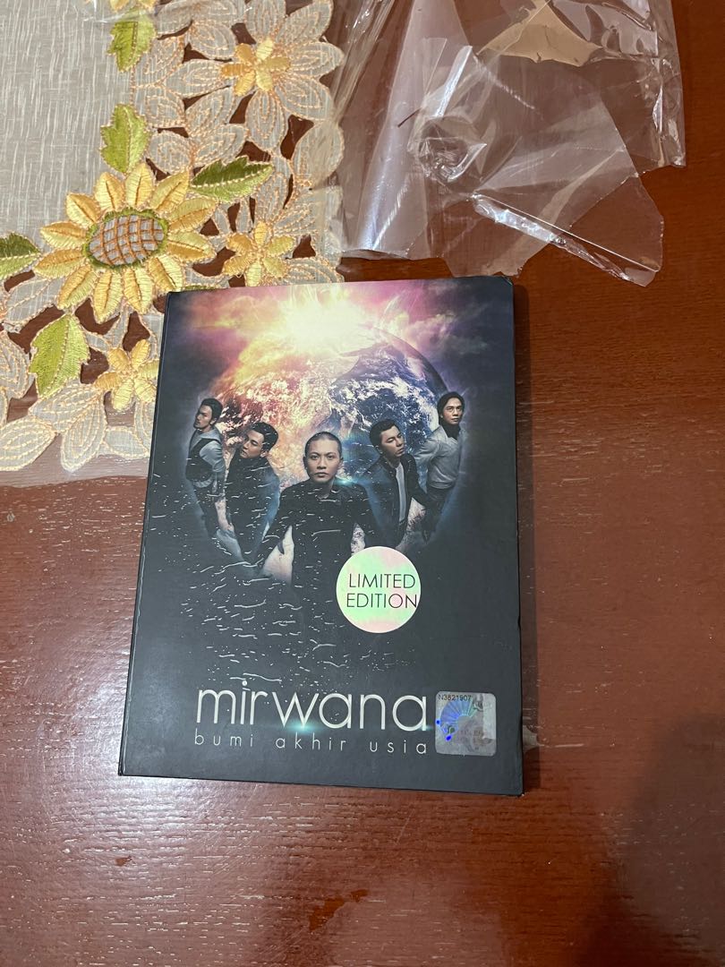 Mirwana bumi akhir usia (Limited Edition), Audio, Portable Audio ...