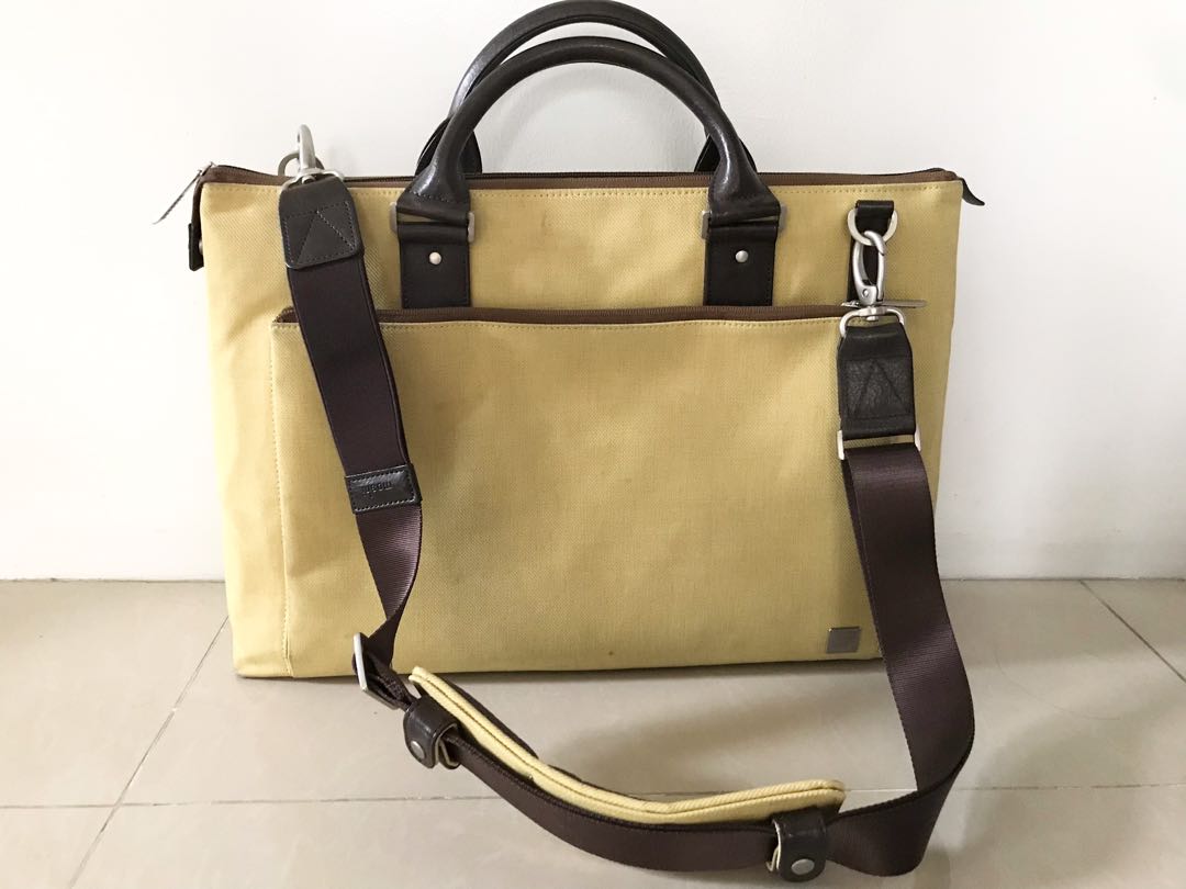 Moshi Laptop Bag, Women's Fashion, Bags & Wallets, Shoulder Bags on ...