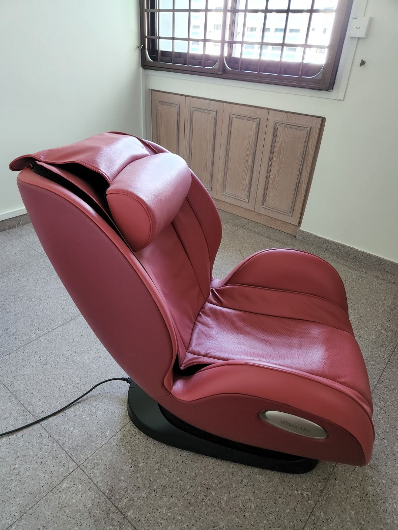 Osim uDivine Mini massage chair, Health & Nutrition, Massage Devices on ...