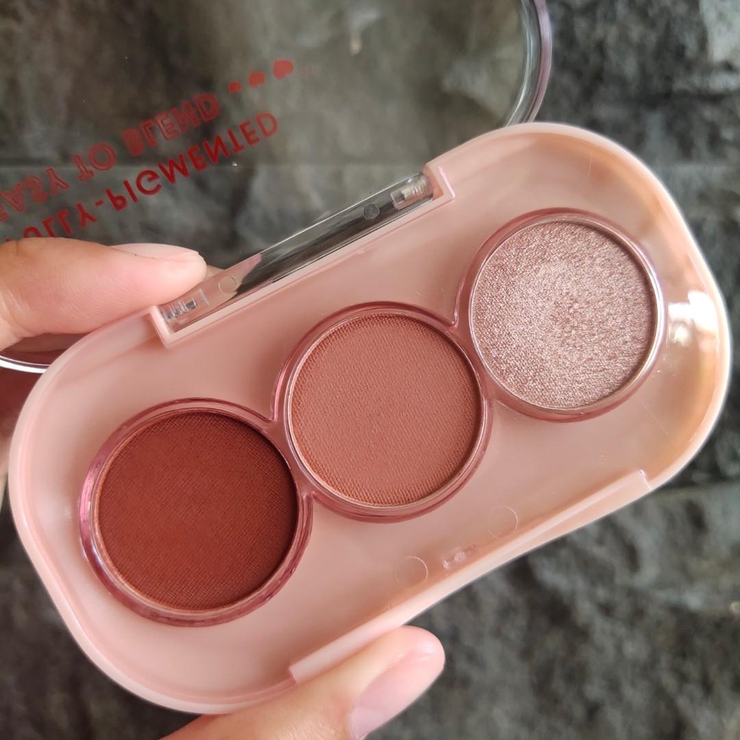 Pinkflash Eyeshadow RD02, Kesehatan & Kecantikan, Rias Wajah di Carousell