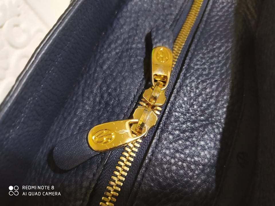 PRE-LOVED ORIGINAL VINCIS BENCH, Women's Fashion, Bags & Wallets, Cross ...