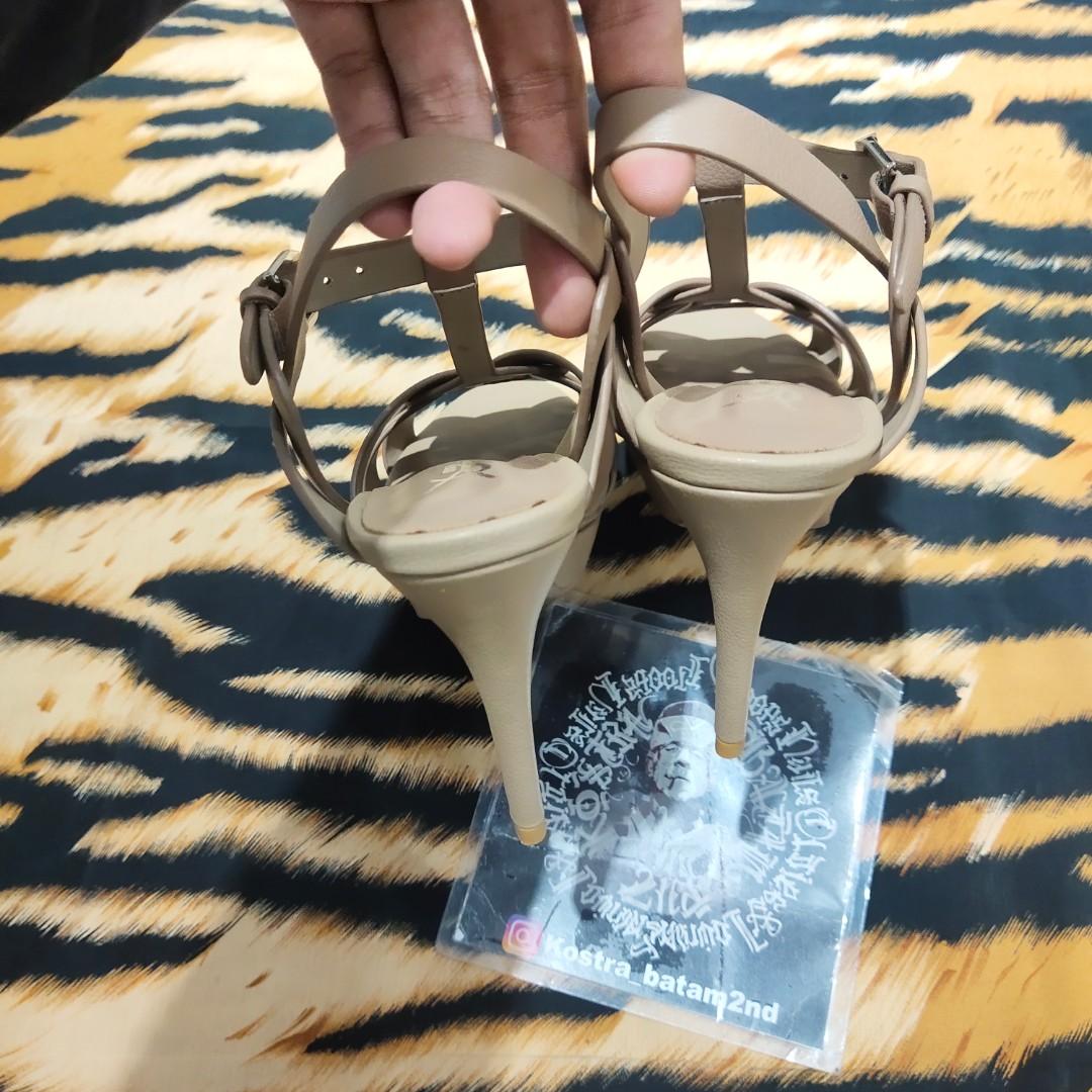 Sepatu YSL, Fesyen Wanita, Sepatu di Carousell