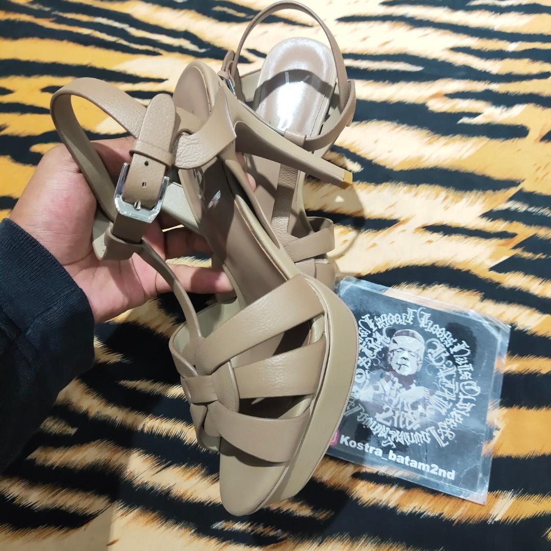 Sepatu YSL, Fesyen Wanita, Sepatu di Carousell