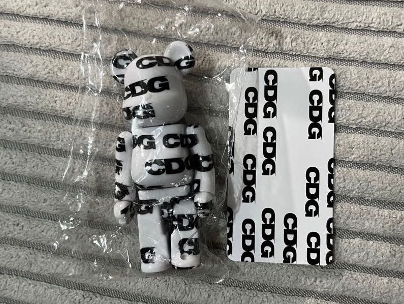 最後一隻 可小議 bearbrick series 44 CDG 超級隱藏版 有盒有卡未拆袋, 興趣及遊戲, 玩具 & 遊戲類 - Carousell