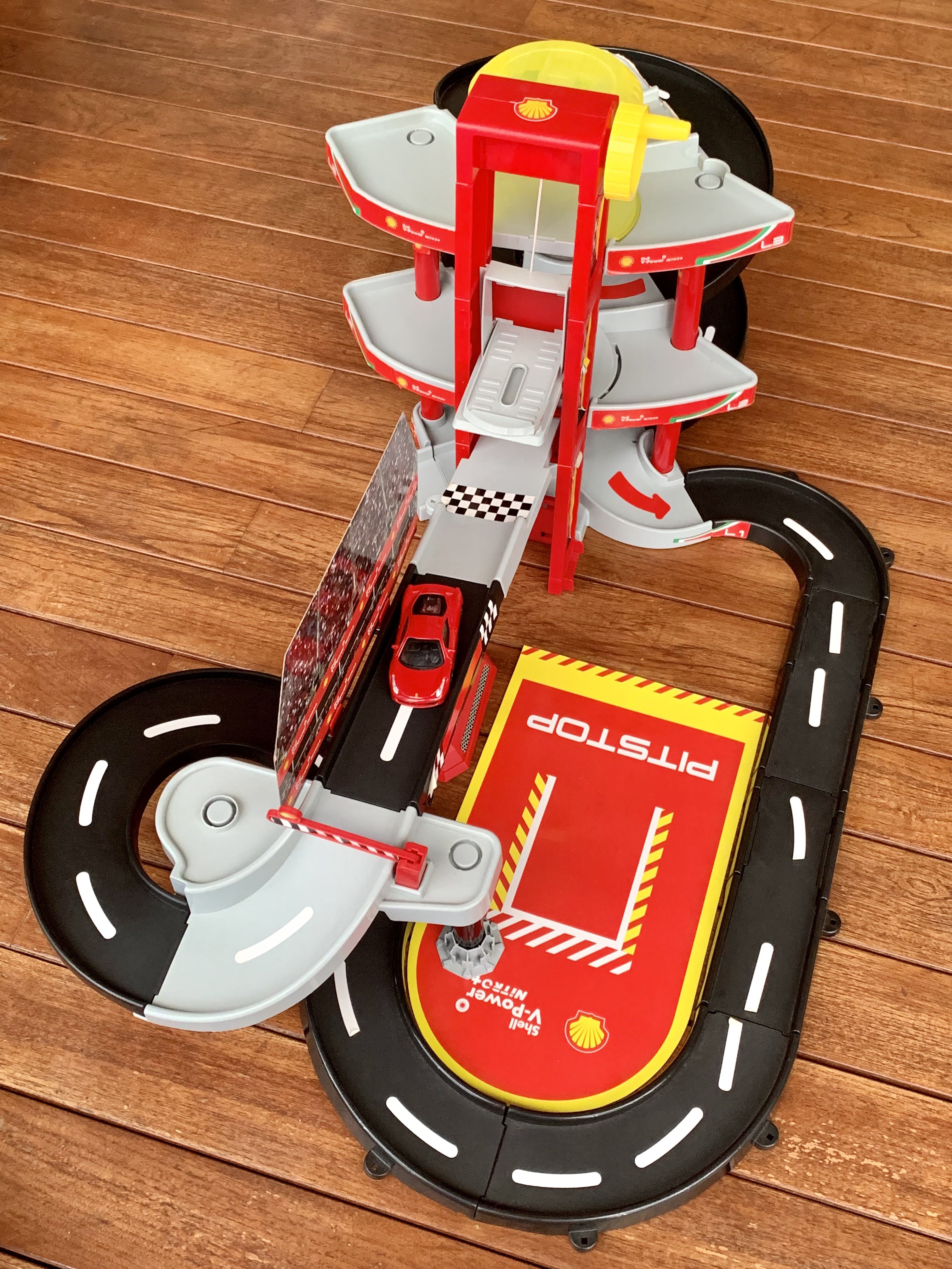 Bburago Ferrari Racing Garage incl. die cast car, Hobbies & Toys, Toys ...