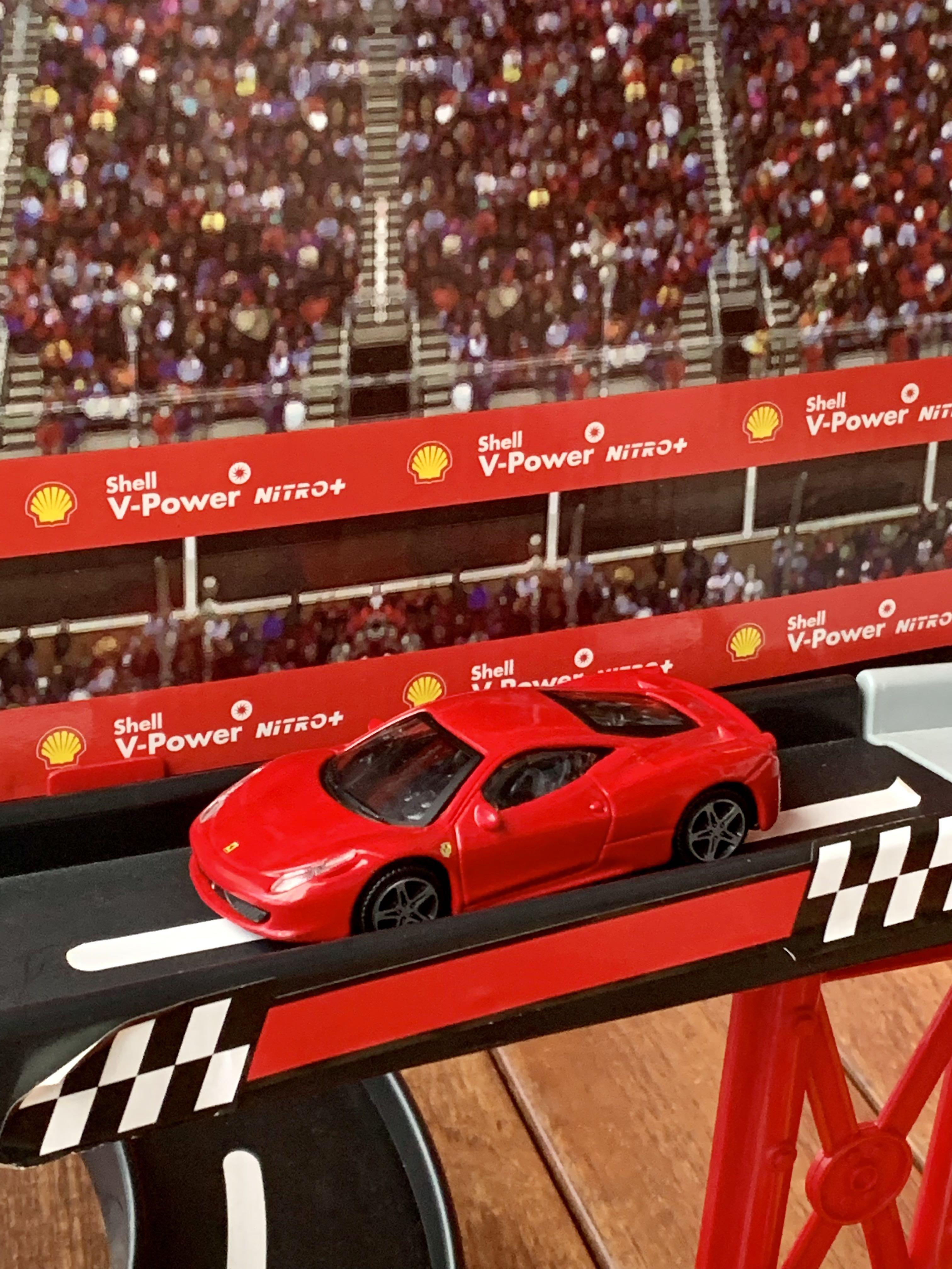 Bburago Ferrari Racing Garage incl. die cast car, Hobbies & Toys, Toys ...
