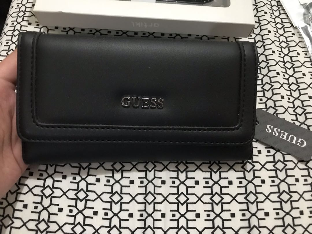 GUESS Tri-fold wallet in Black [BRAND NEW], Women's Fashion, Bags ...